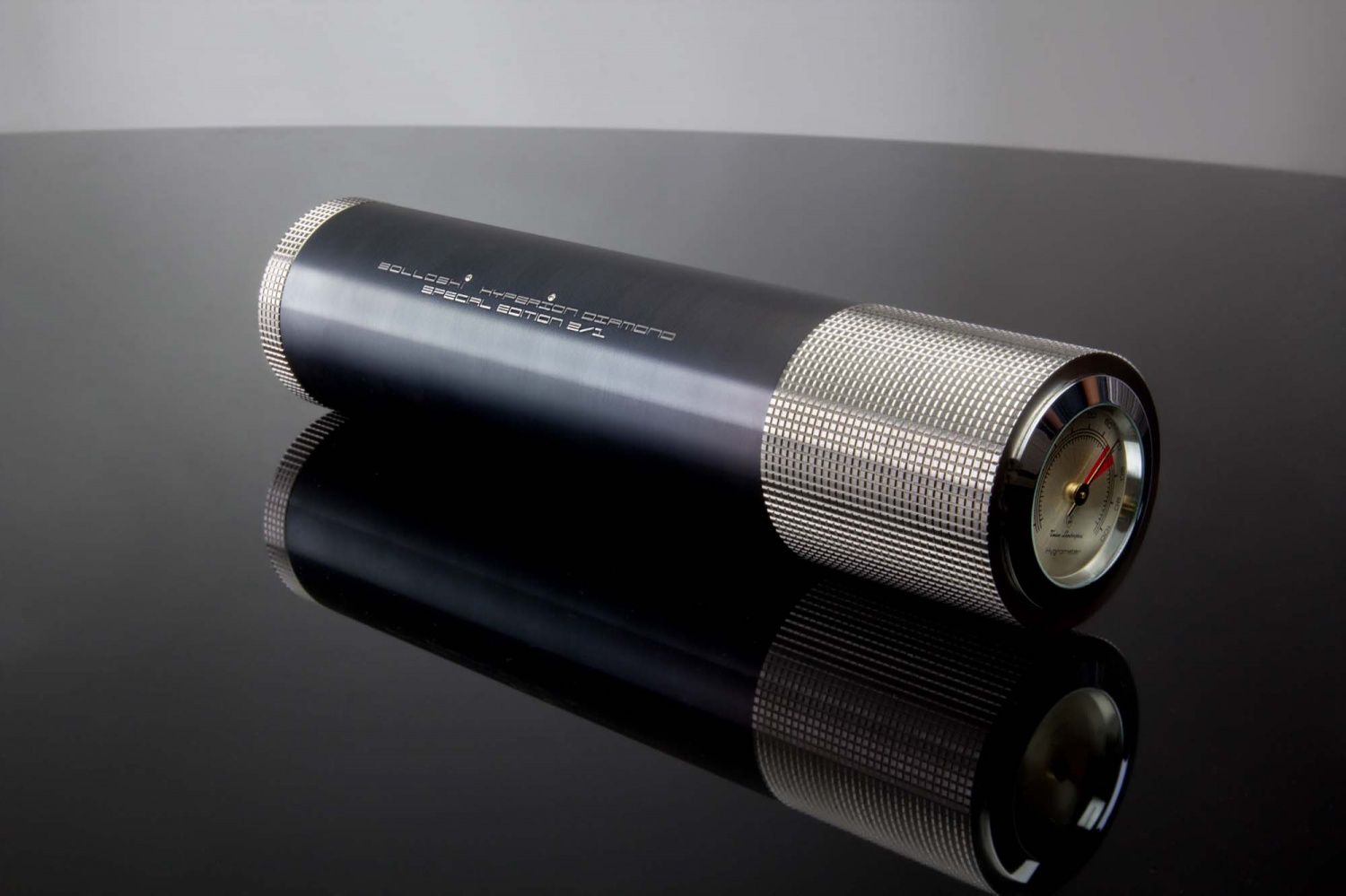 Hyperion Titanium Large Travel Case - solloshi.com